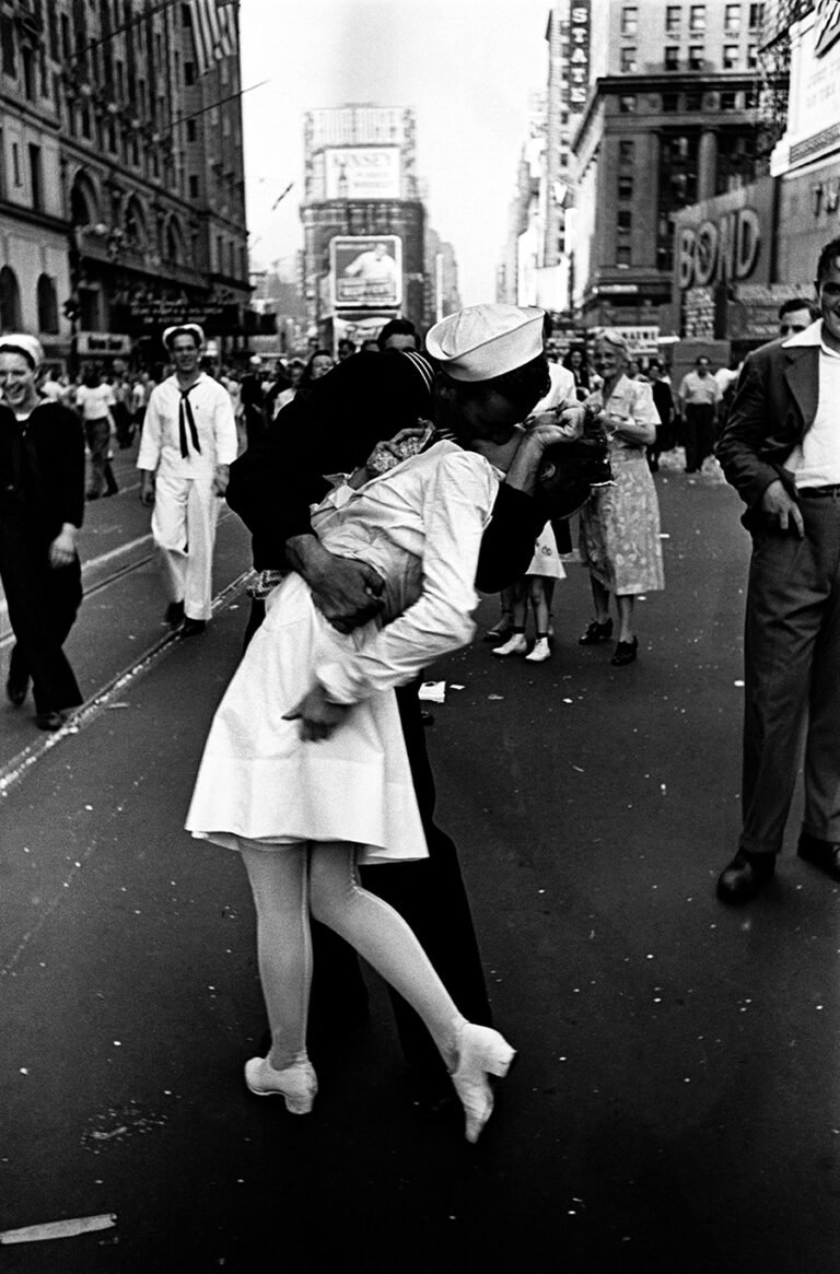 Why are these the 10 most famous Leica photos of all time? - Red Dot Camera
